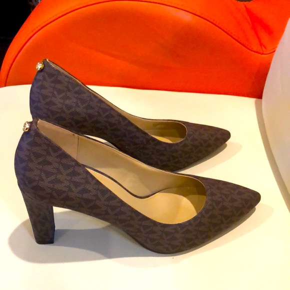 Michael Kors | Shoes | Brand New Michael Kors Signature Logo Pumps ...